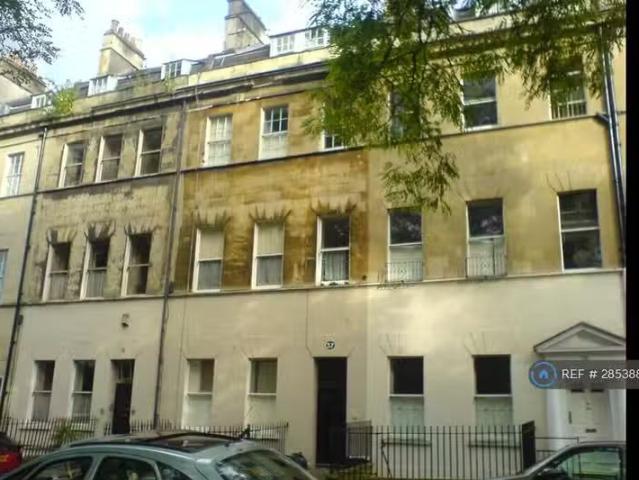 3 bedroom flat for rent in Grosvenor Place, Bath, BA1