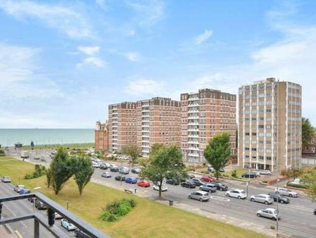 3 bedroom flat for rent in Grand Avenue Hove BN3
