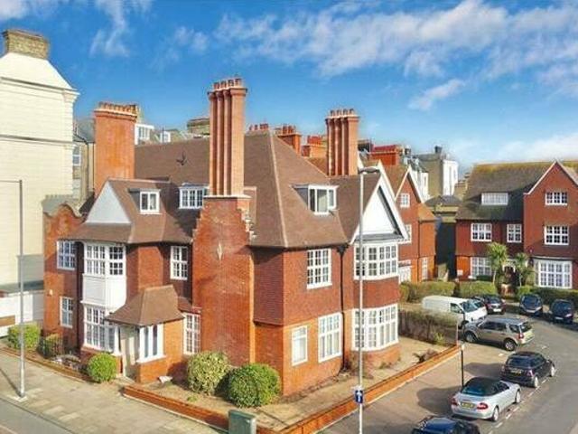 3 bedroom flat for rent in Grand Avenue Hove BN3
