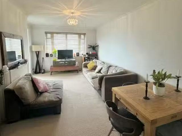 3 bedroom flat for rent in Grand Avenue, Hove, East Susinterac.