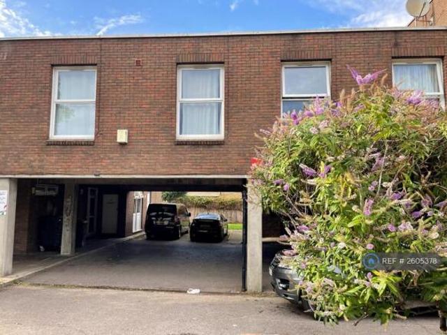 3 bedroom flat for rent in Greyhound Road, London, W6