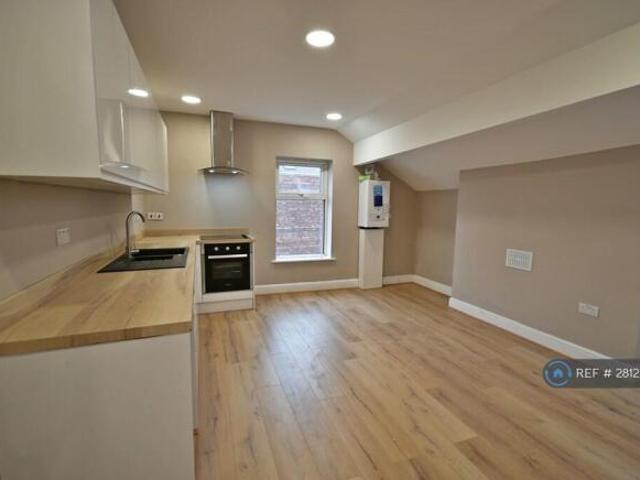 3 bedroom flat for rent in Great Clowes Street, Salford, M7
