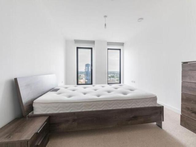 3 bedroom flat for rent in Great Eastern Road, Stratford, E15