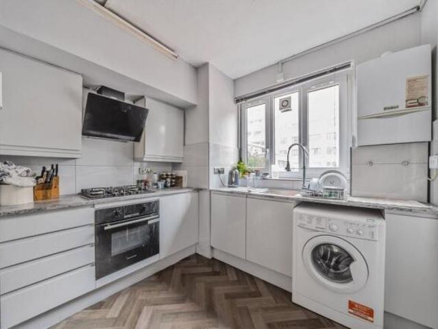 3 bedroom flat for rent in Green Lanes, Finsbury Park, London, N4