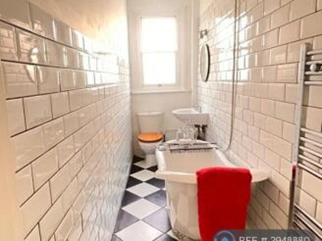 3 bedroom flat for rent in Green Lanes, London, N4