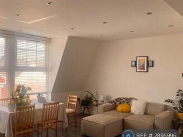 3 bedroom flat for rent in Green Lanes, London, N4