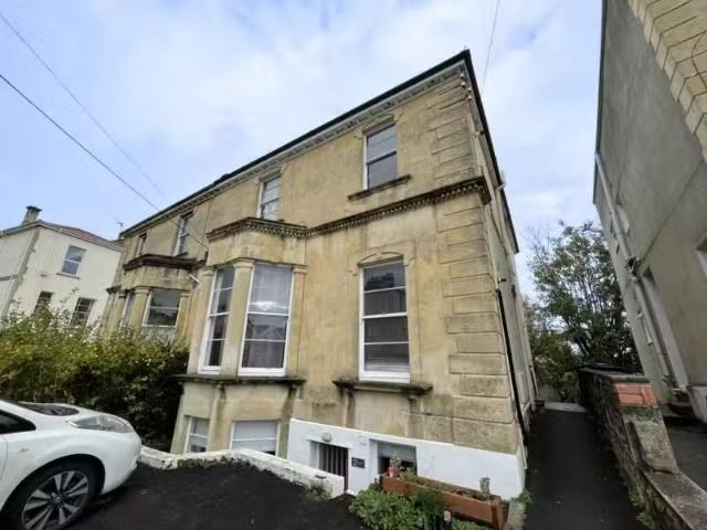 3 bedroom flat for rent in Greenway Road, Redland, Bristol, BS6