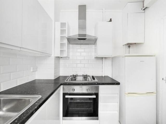 3 bedroom flat for rent in Greet House, Frazier Street, SE1