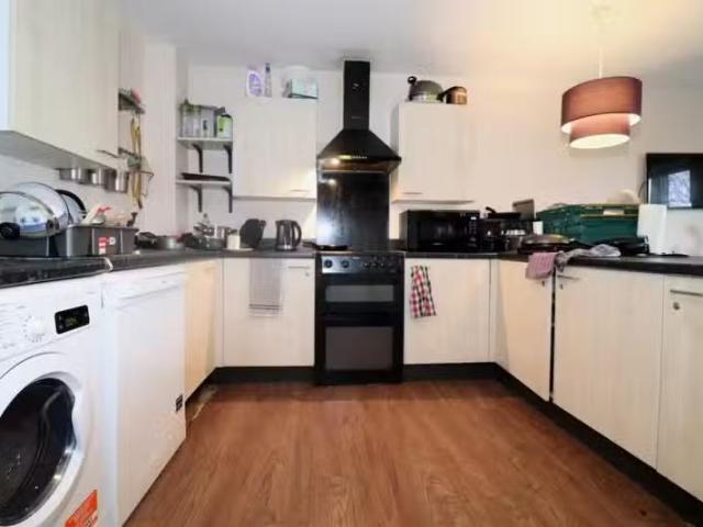 3 bedroom flat for rent in Gwennyth House, Cathays, CF24