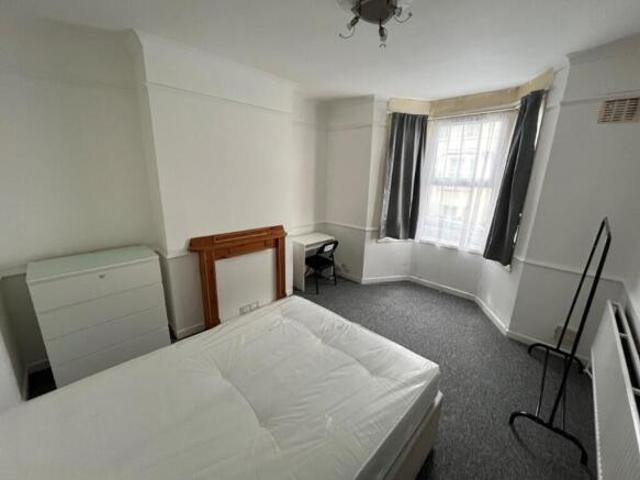 3 bedroom flat for rent in Gwyn Street, Bristol, BS2