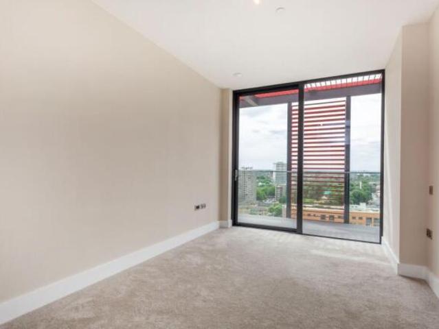3 bedroom flat for rent in Gwynne Road, Battersea Square, London, SW11