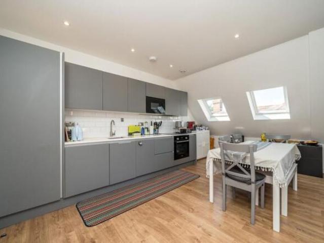 3 bedroom flat for rent in Gunnersbury Avenue, Ealing, W5