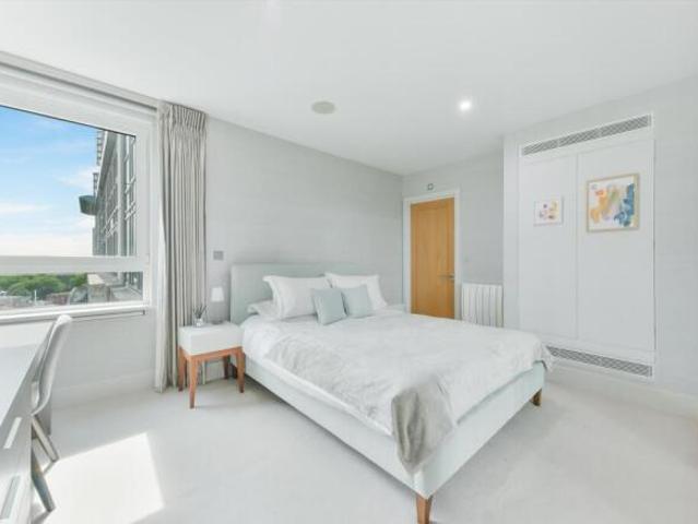 3 bedroom flat for rent in Hamilton House, St Georges Wharf, Vauxhall SW8