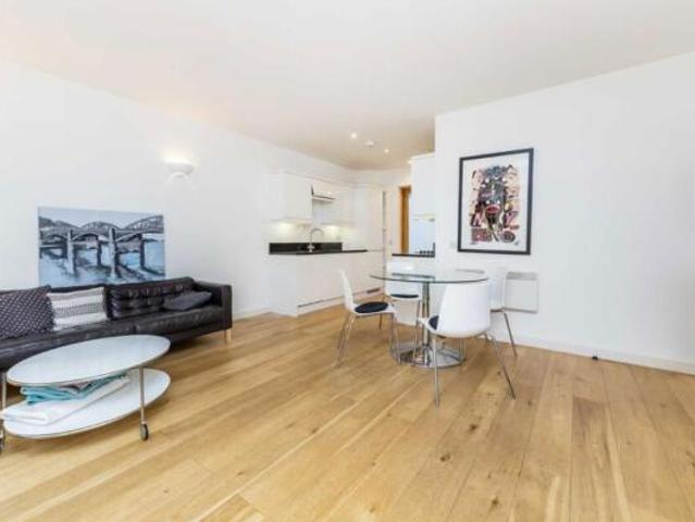 3 bedroom flat for rent in Hammersmith Bridge Road, Hammersmith, W6