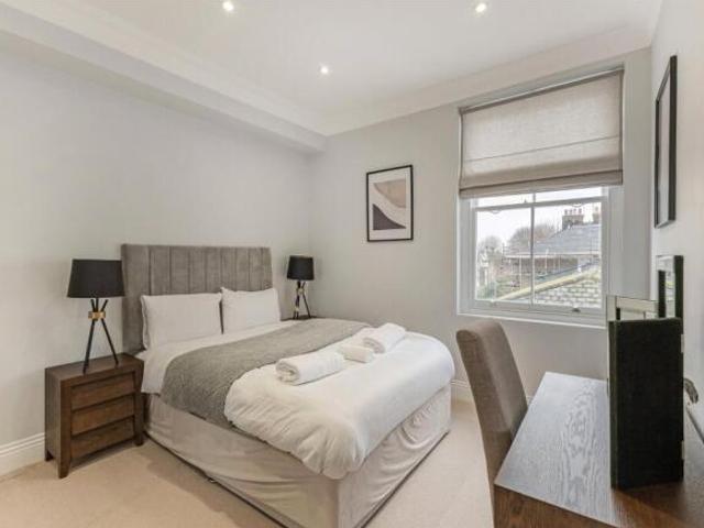 3 bedroom flat for rent in Hammersmith Grove, London, W6
