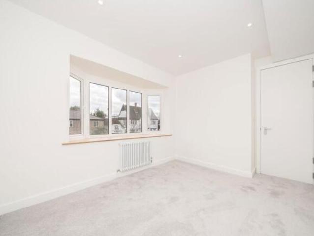3 bedroom flat for rent in Hampton Road, Twickenham, TW2