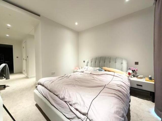 3 bedroom flat for rent in Hampton Tower, Marsh Wall, Tower Hamlets, London, E14