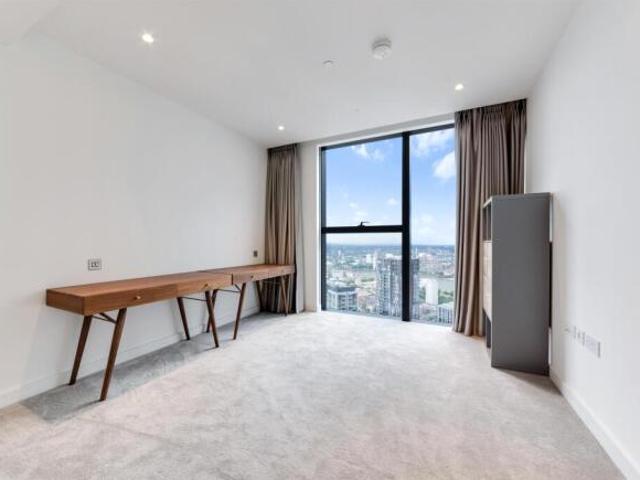3 bedroom flat for rent in Hampton Tower, London, E14