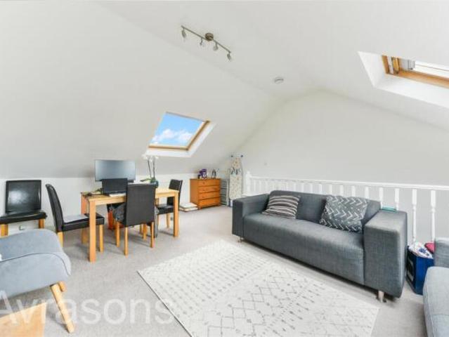 3 bedroom flat for rent in Handforth Road, Oval, London, SW9