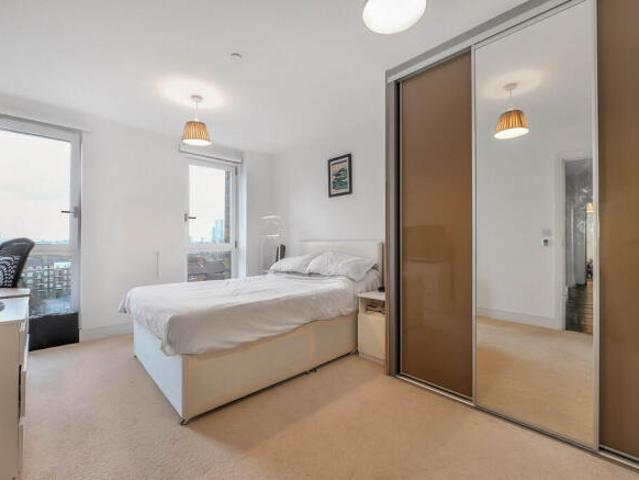 3 bedroom flat for rent in Hannaford Walk, Tower Hamlets, London, E3