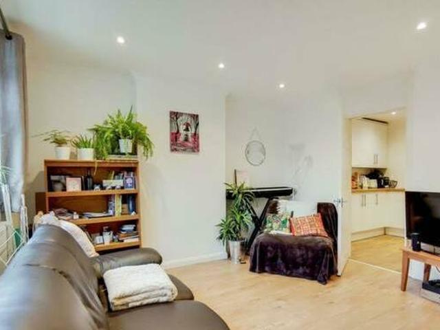 3 bedroom flat for rent in Haden Court Lennox Road London N4