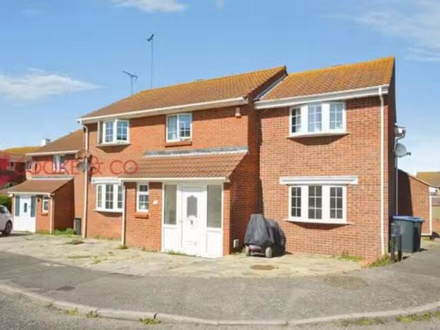 3 bedroom flat for rent in Hadlow Drive, Palm Bay, Cliftonvill.