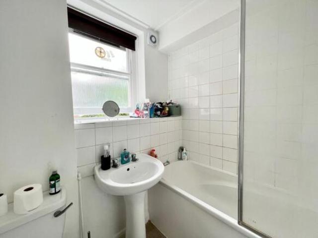 3 bedroom flat for rent in Halton Road, Canonbury, N1