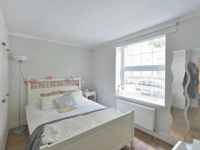 3 bedroom flat for rent in Halton Road London N1