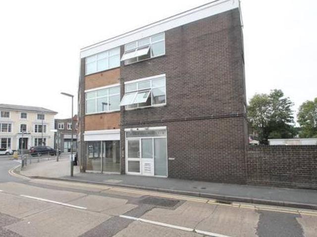 3 bedroom flat for rent in Hale Way Frimley GU16