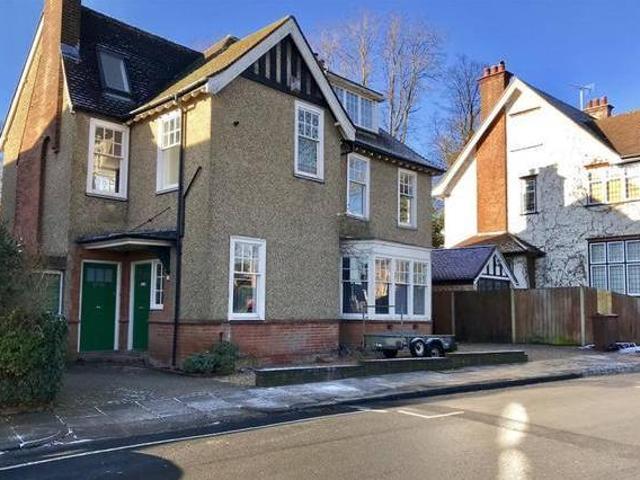 3 bedroom flat for rent in Hall Place Gardens St Albans AL1