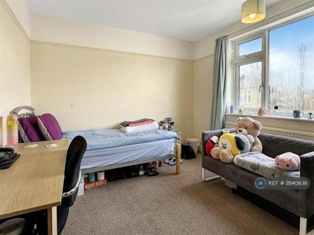 3 bedroom flat for rent in Harvey Goodwin Avenue, Cambridge, CB4