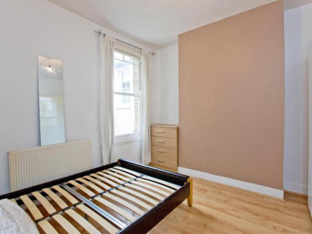 3 bedroom flat for rent in Harlech Road, London, N14
