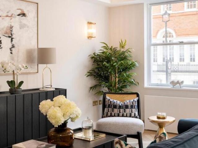 3 bedroom flat for rent in Harley Street, Marylebone, W1G