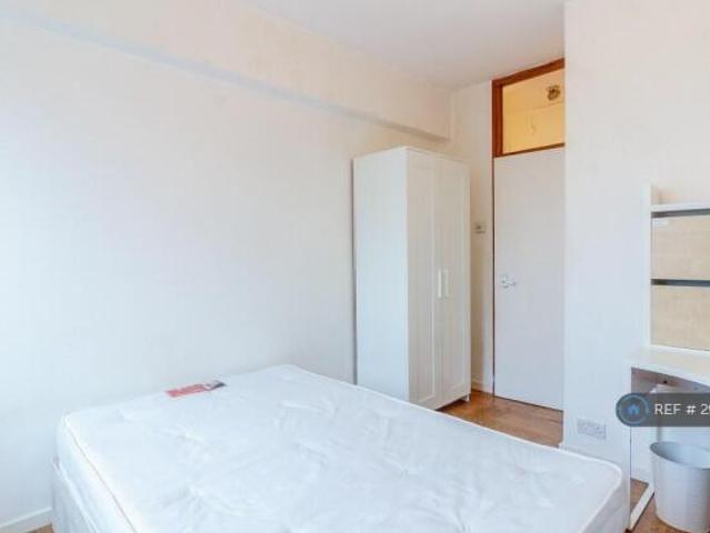 3 bedroom flat for rent in Harrington House, London, NW1