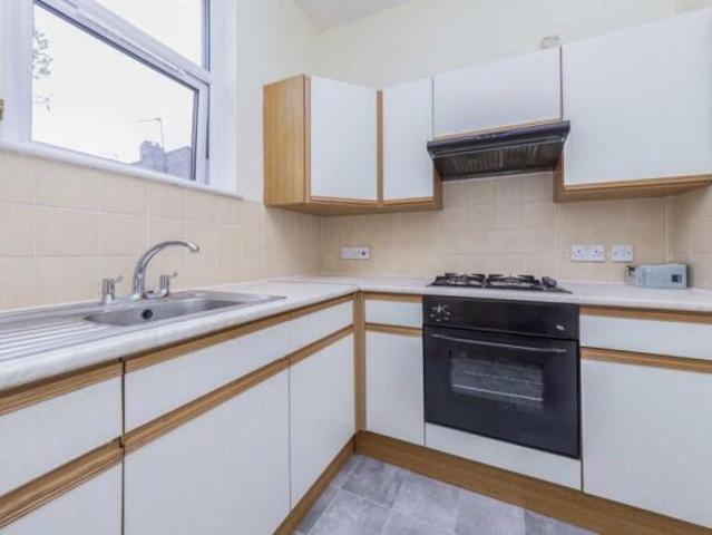 3 bedroom flat for rent in Harrow Road, Kensal Green, NW10