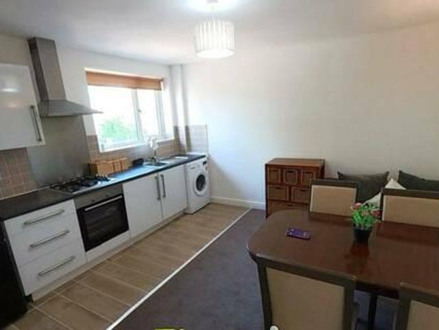 3 bedroom flat for rent in Hathersage Manchester M13 0FN M13