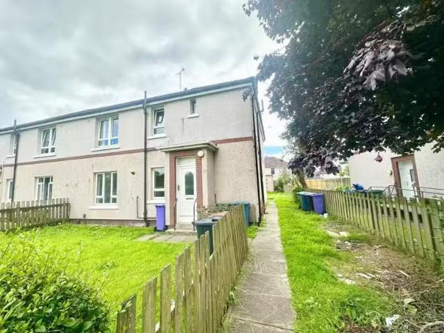 3 bedroom flat for rent in Haughburn Road, Glasgow, G53