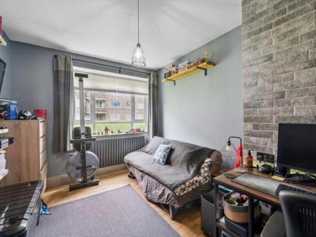 3 bedroom flat for rent in Havelock Close, Shepherds Bush, W12