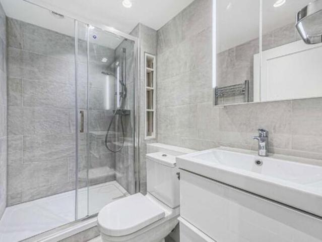 3 bedroom flat for rent in Haverstock Hill, London, NW3