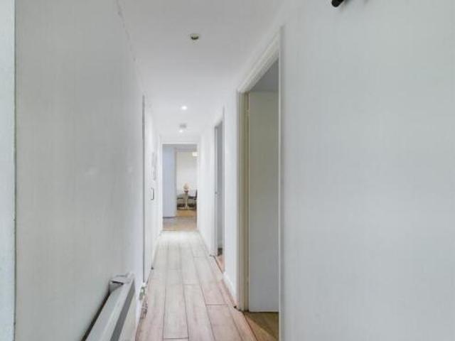 3 bedroom flat for rent in Hawk House, Clapham Junction, SW11