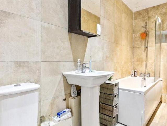 3 bedroom flat for rent in Hazelville Road, Archway, N19