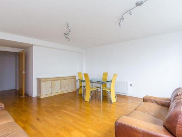 3 bedroom flat for rent in Heathcroft, Hanger Hill, London, W5