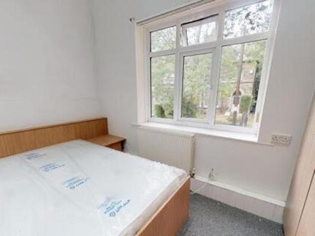 3 Bedroom Flat For Rent In Headingley