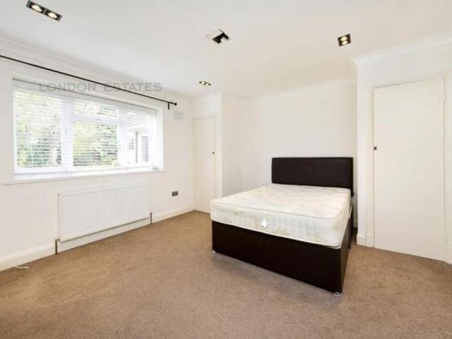 3 bedroom flat for rent in Helena Court, Eaton Rise, Ealing, W5