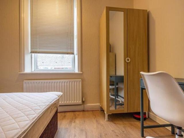 3 bedroom flat for rent in Helmsley Road, Newcastle upon Tyne, and Wear, NE2