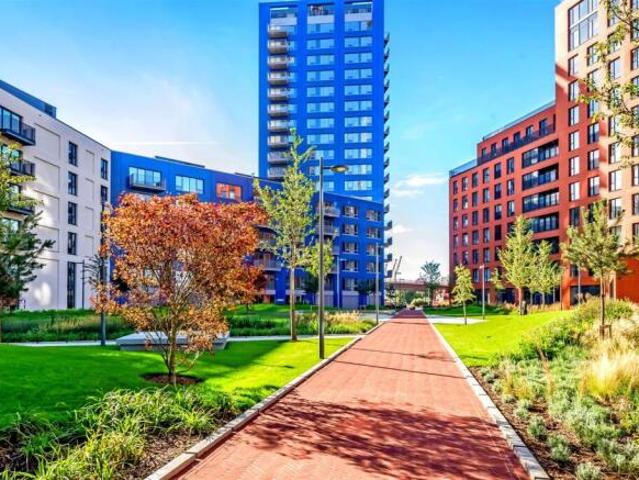 3 bedroom flat for rent in Hercules House, London City Island, E14