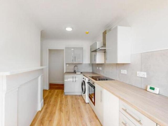 3 bedroom flat for rent in High Road, London, NW10