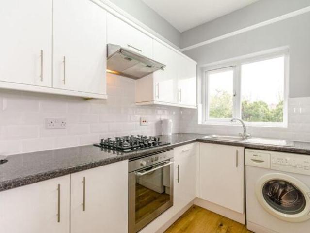 3 bedroom flat for rent in High Road, N22, Wood Green, London, N22