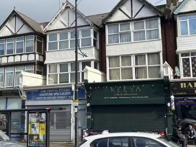3 bedroom flat for rent in High Road, Woodford Green, IG8