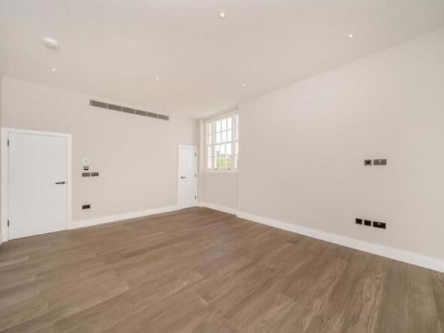 3 bedroom flat for rent in High Street Wimbledon, Village, SW19